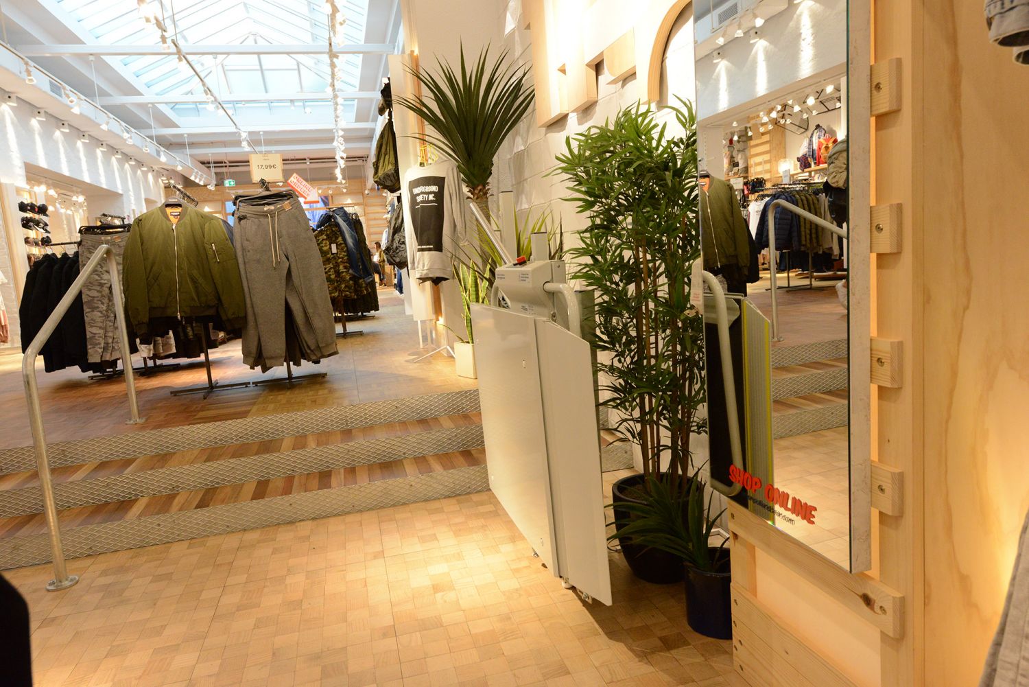 Lehner Plattformlifte - B.MOBIL Berndt Mobilitätsprodukte GmbH