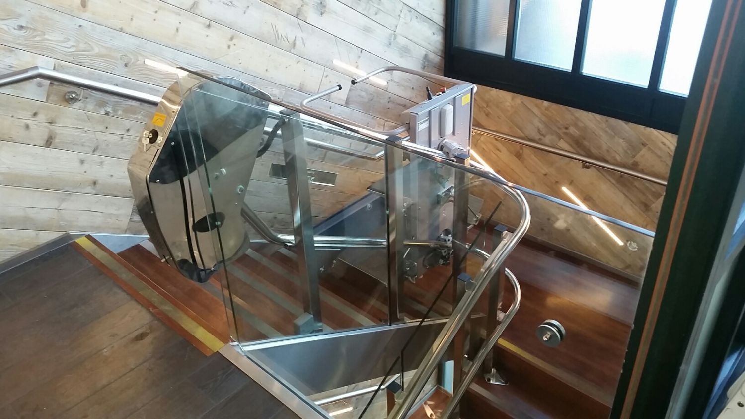 Lehner Plattformlifte - B.MOBIL Berndt Mobilitätsprodukte GmbH