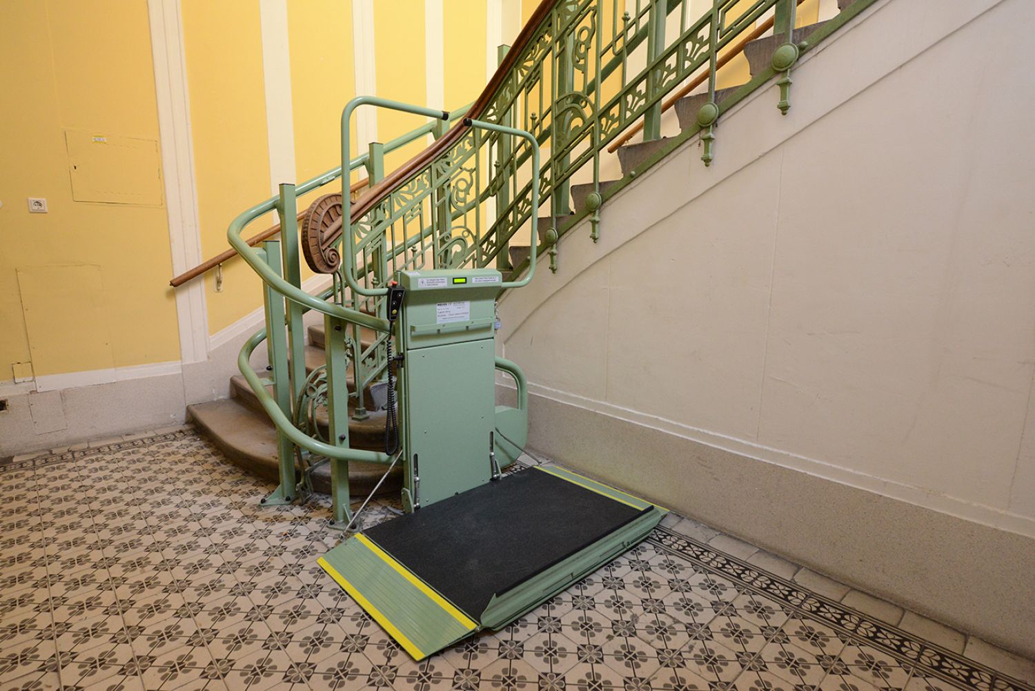 Lehner Plattformlifte - B.MOBIL Berndt Mobilitätsprodukte GmbH