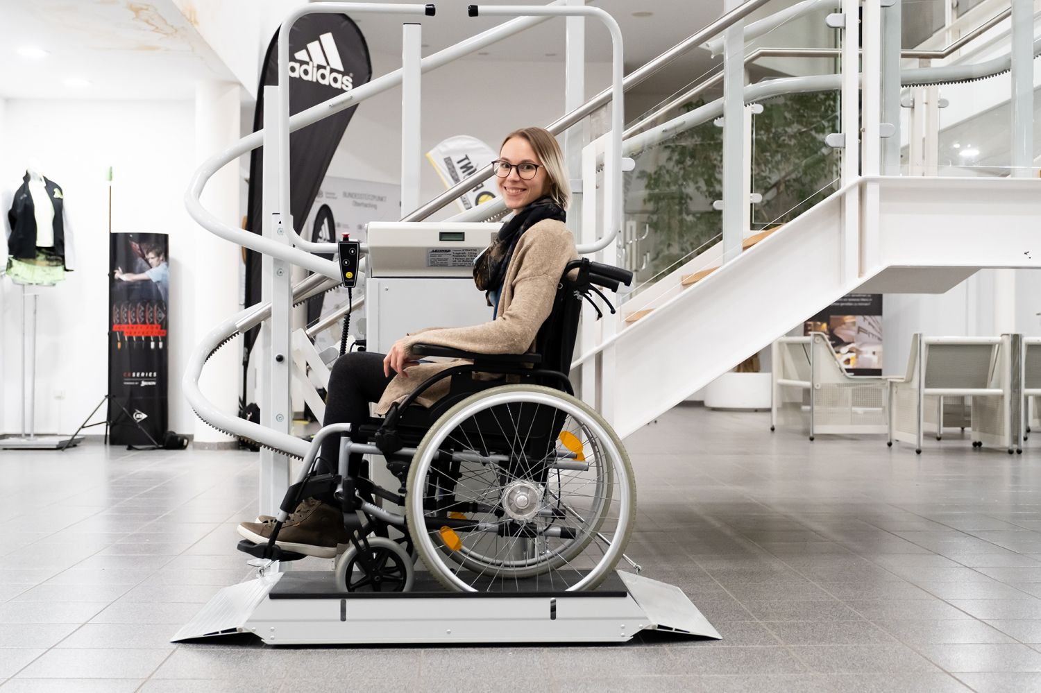 Lehner Plattformlifte - B.MOBIL Berndt Mobilitätsprodukte GmbH