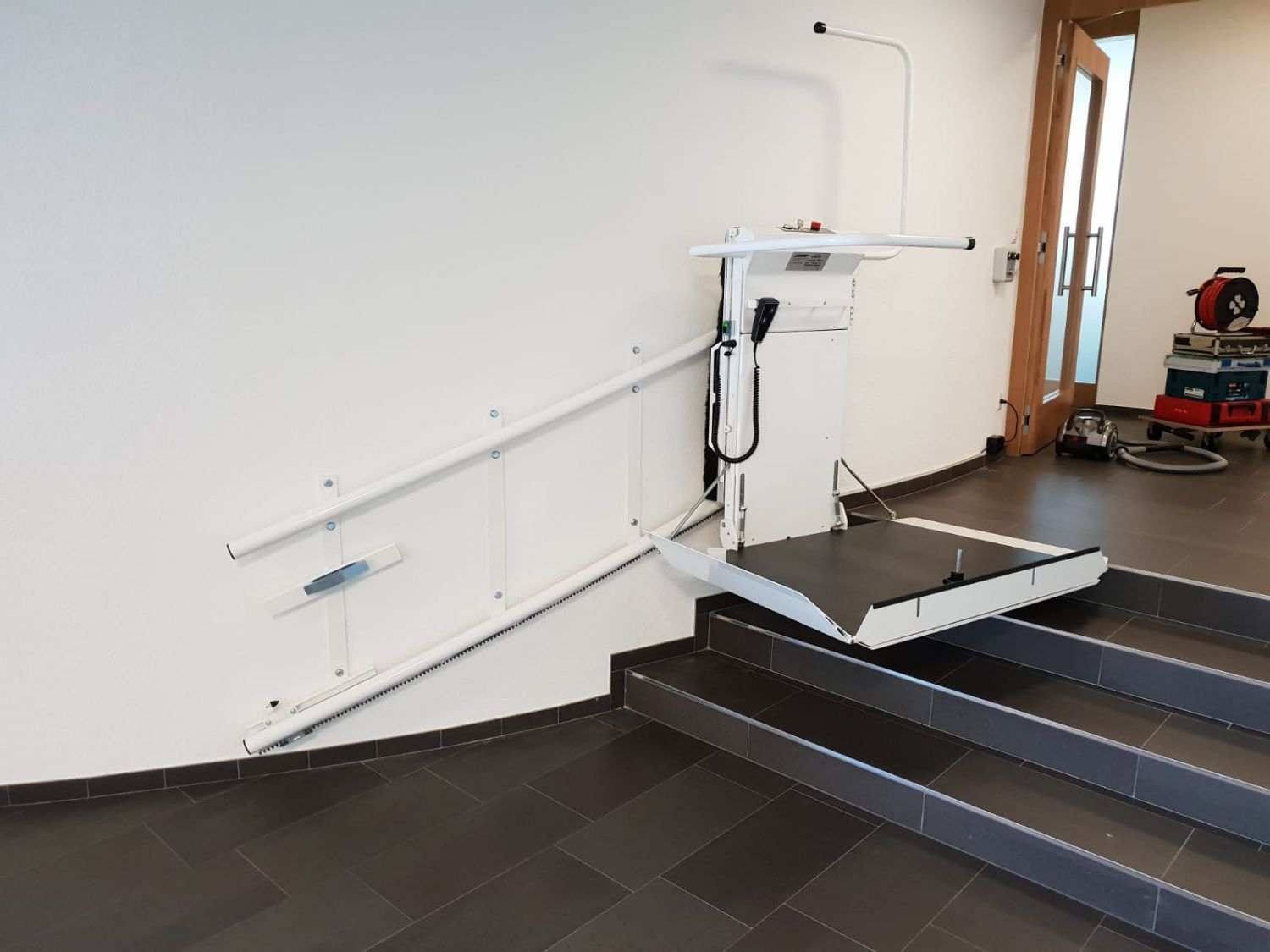 Lehner Plattformlifte - B.MOBIL Berndt Mobilitätsprodukte GmbH