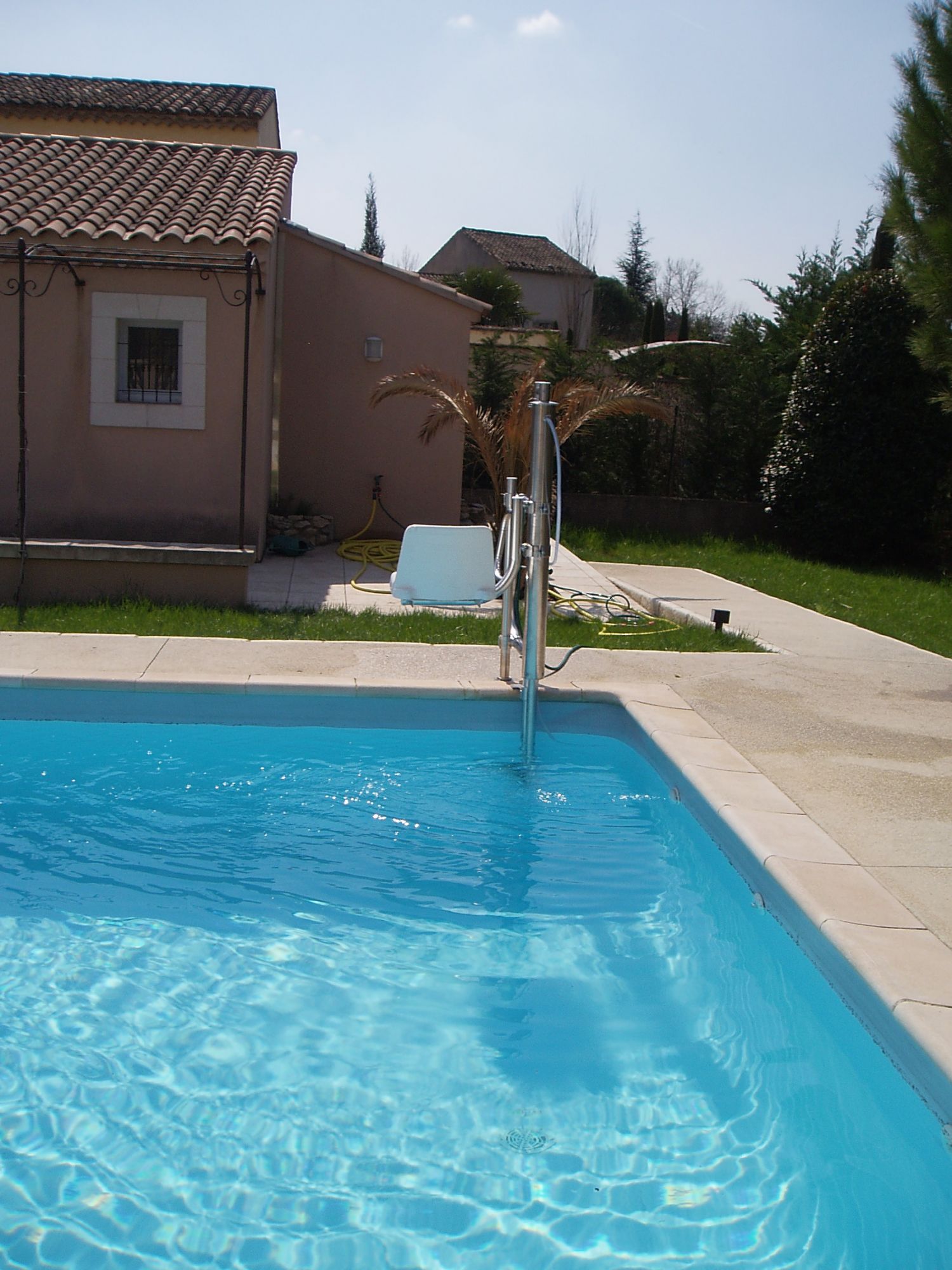 Lehner Poollift Delphin - B.MOBIL Berndt Mobilitätsprodukte GmbH